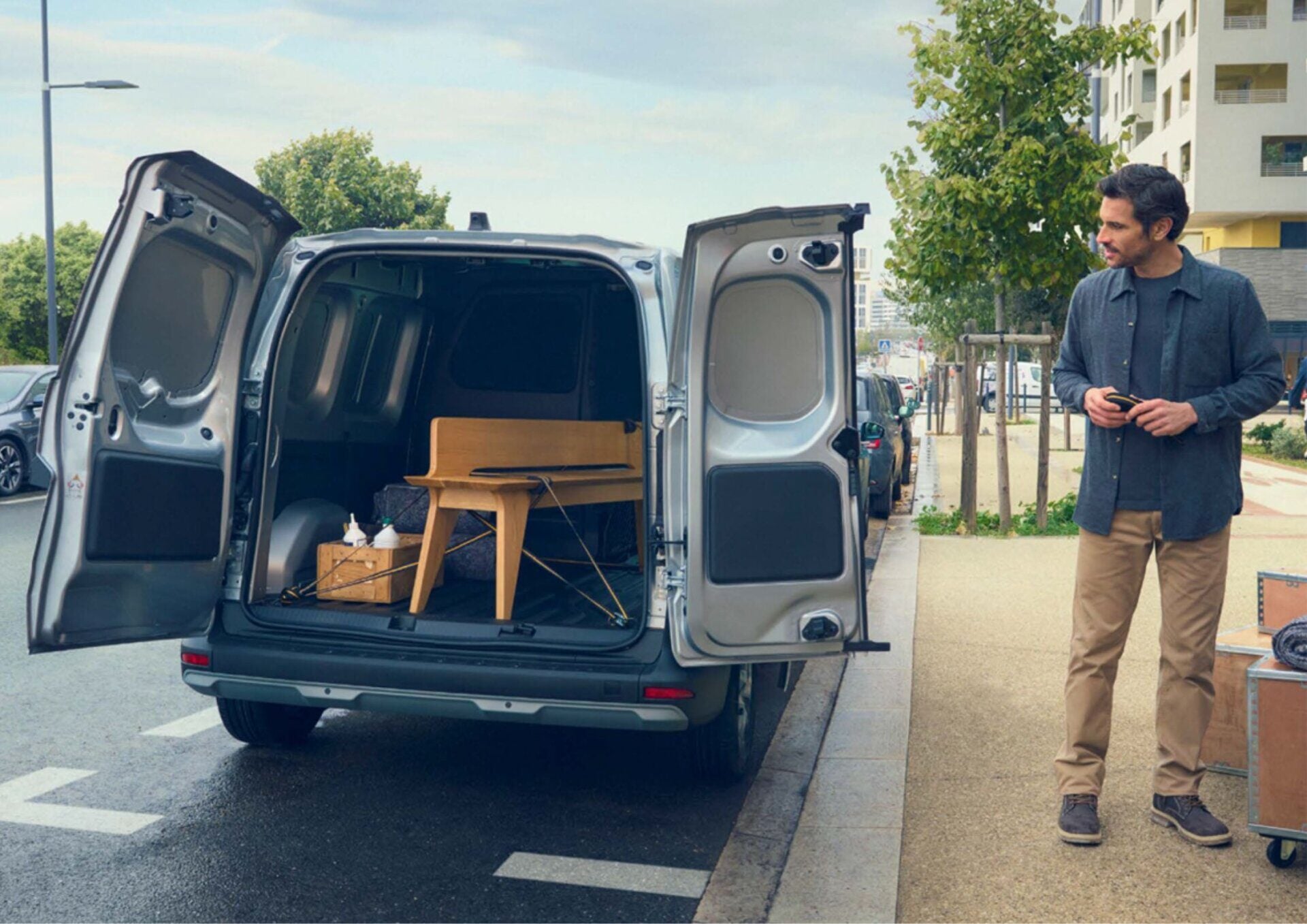 Renault Electric Van Range: Complete Guide to E-Tech Vans in 2025 ...