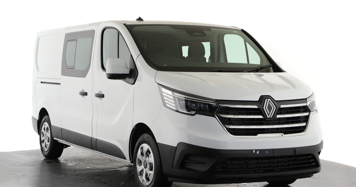 Used 2025 Renault Trafic LL30 Blue dCi 130 Advance [Safety] Crew Van ...