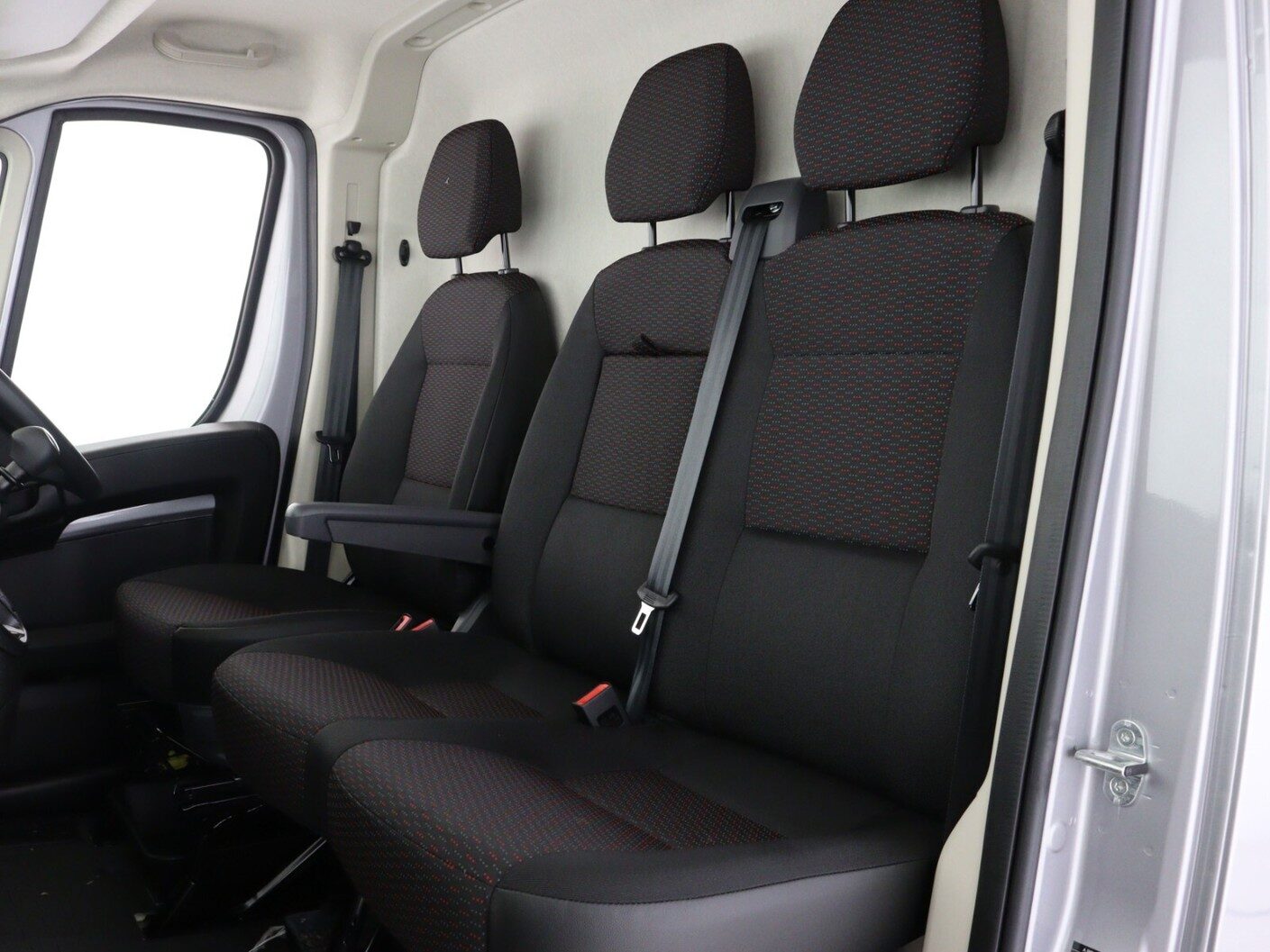 2025 Peugeot Boxer Van Review & Dimensions | Loads of Vans