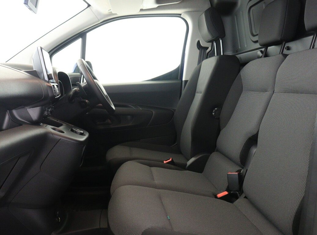 2025 Peugeot Partner Van Review & Specs | Loads of Vans