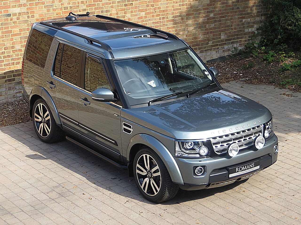 Used Land Rover Discovery SDV6 HSE Luxury for sale | Scotia Grey