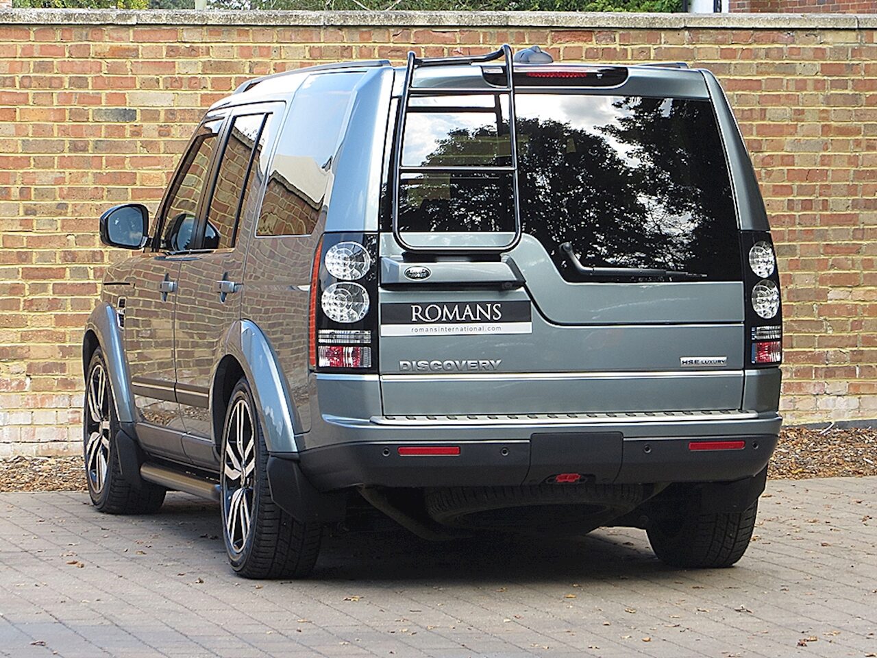 Used Land Rover Discovery SDV6 HSE Luxury for sale | Scotia Grey