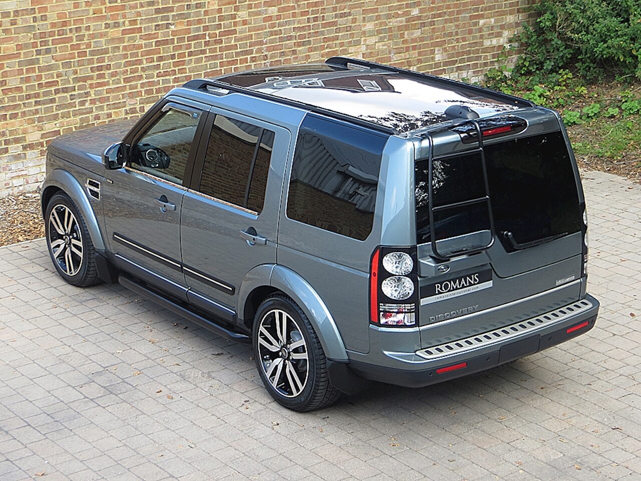 Used Land Rover Discovery SDV6 HSE Luxury for sale | Scotia Grey