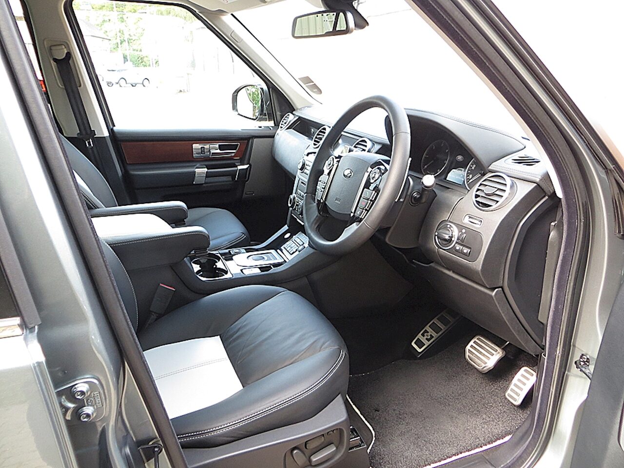 Used Land Rover Discovery SDV6 HSE Luxury for sale | Scotia Grey