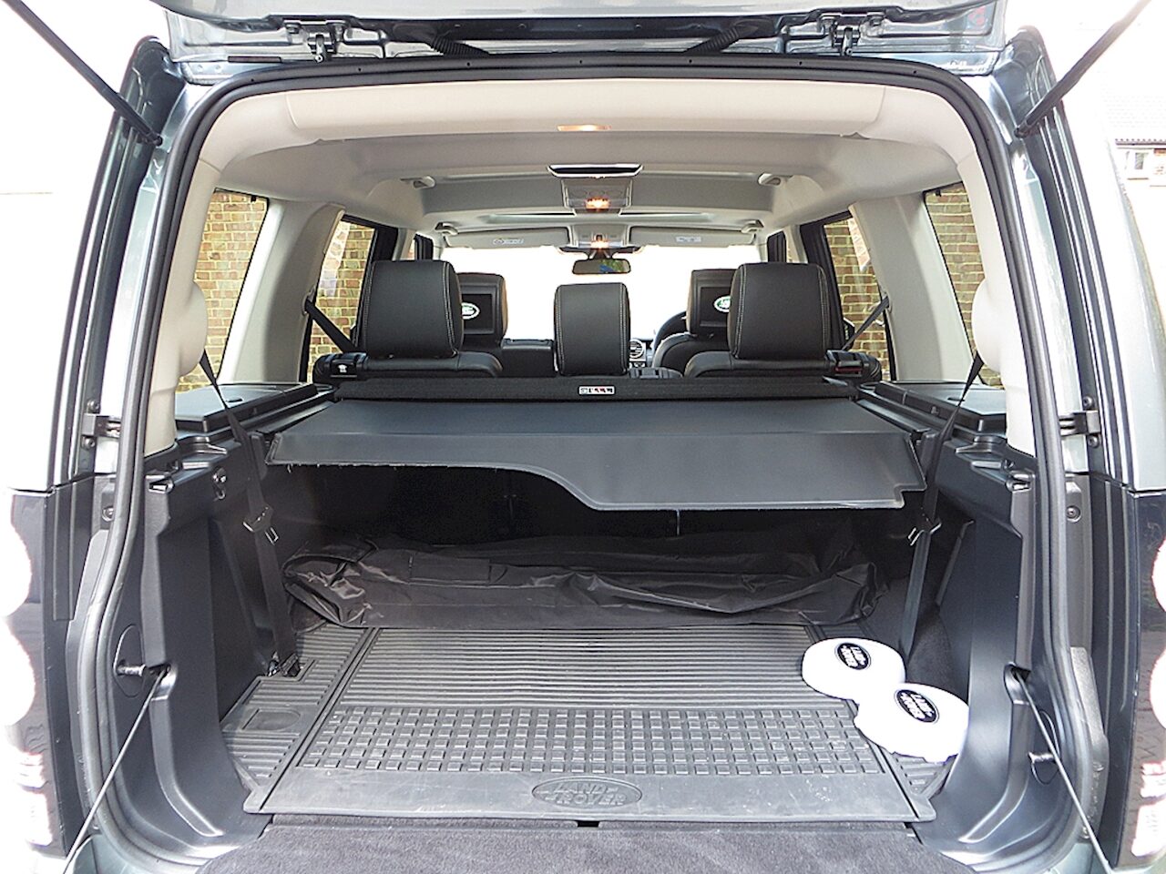 Used Land Rover Discovery SDV6 HSE Luxury for sale | Scotia Grey