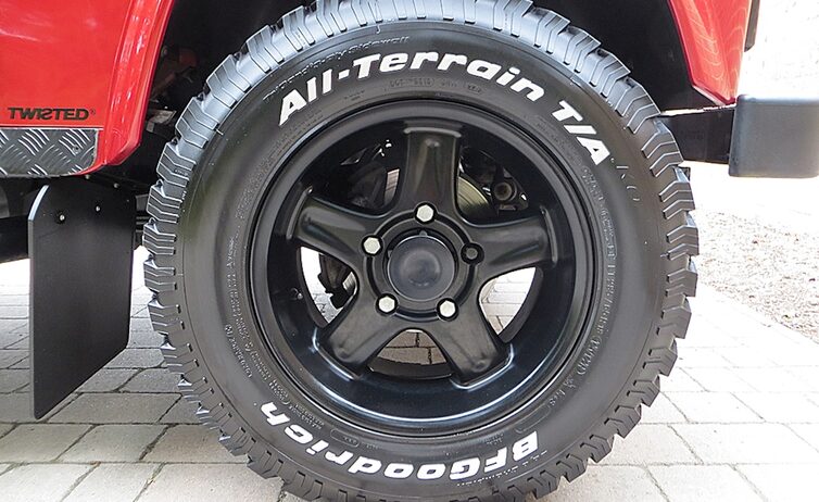 Used Land Rover Defender 90 XS for sale | Firenze Red