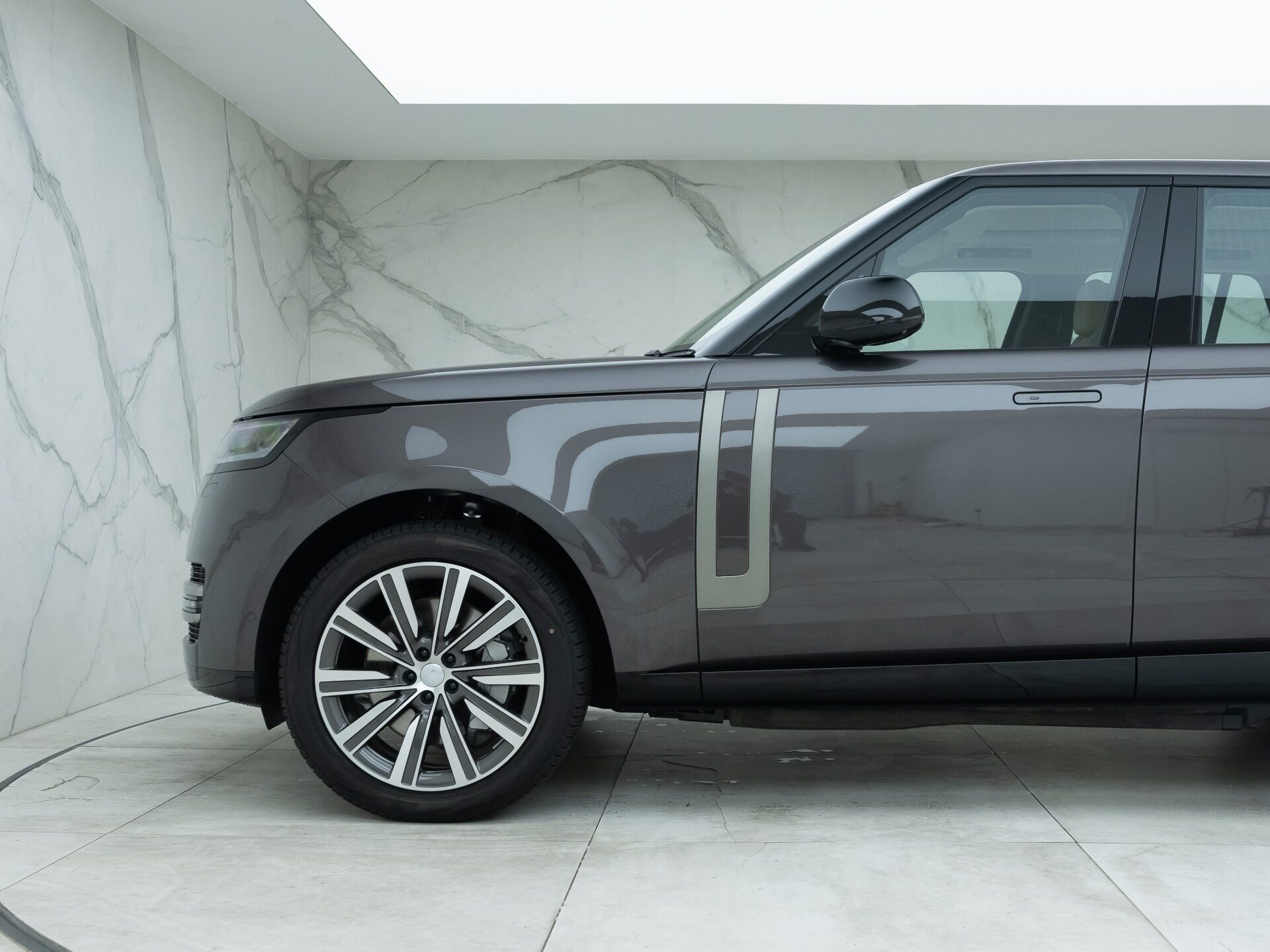 Used Land Rover Range Rover P460e SE for sale | Charente Grey