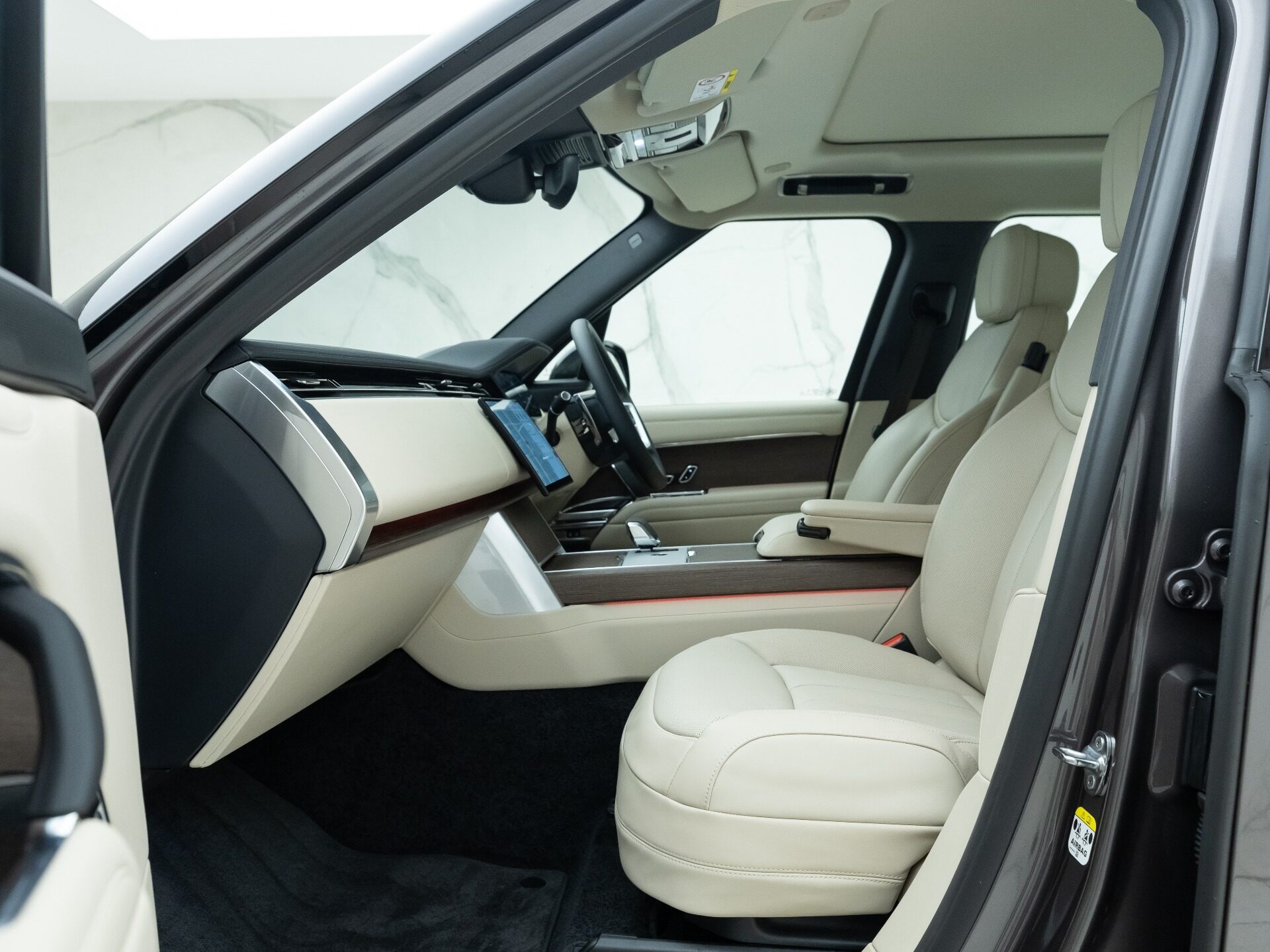 Used Land Rover Range Rover P460e SE for sale | Charente Grey