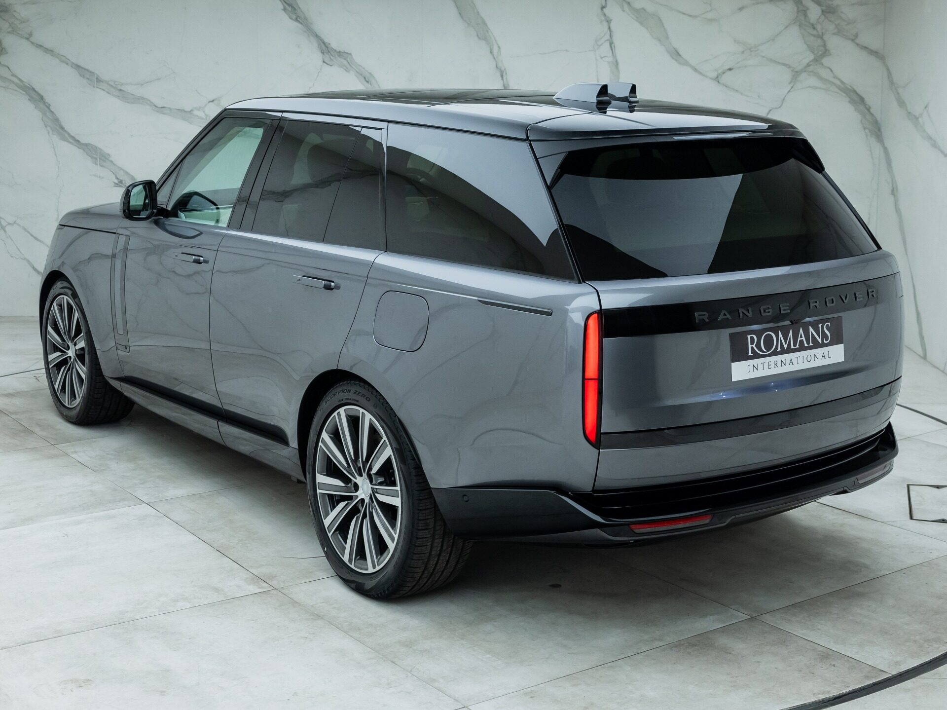 Used Land Rover Range Rover P550e Autobiography for sale | Eiger Grey