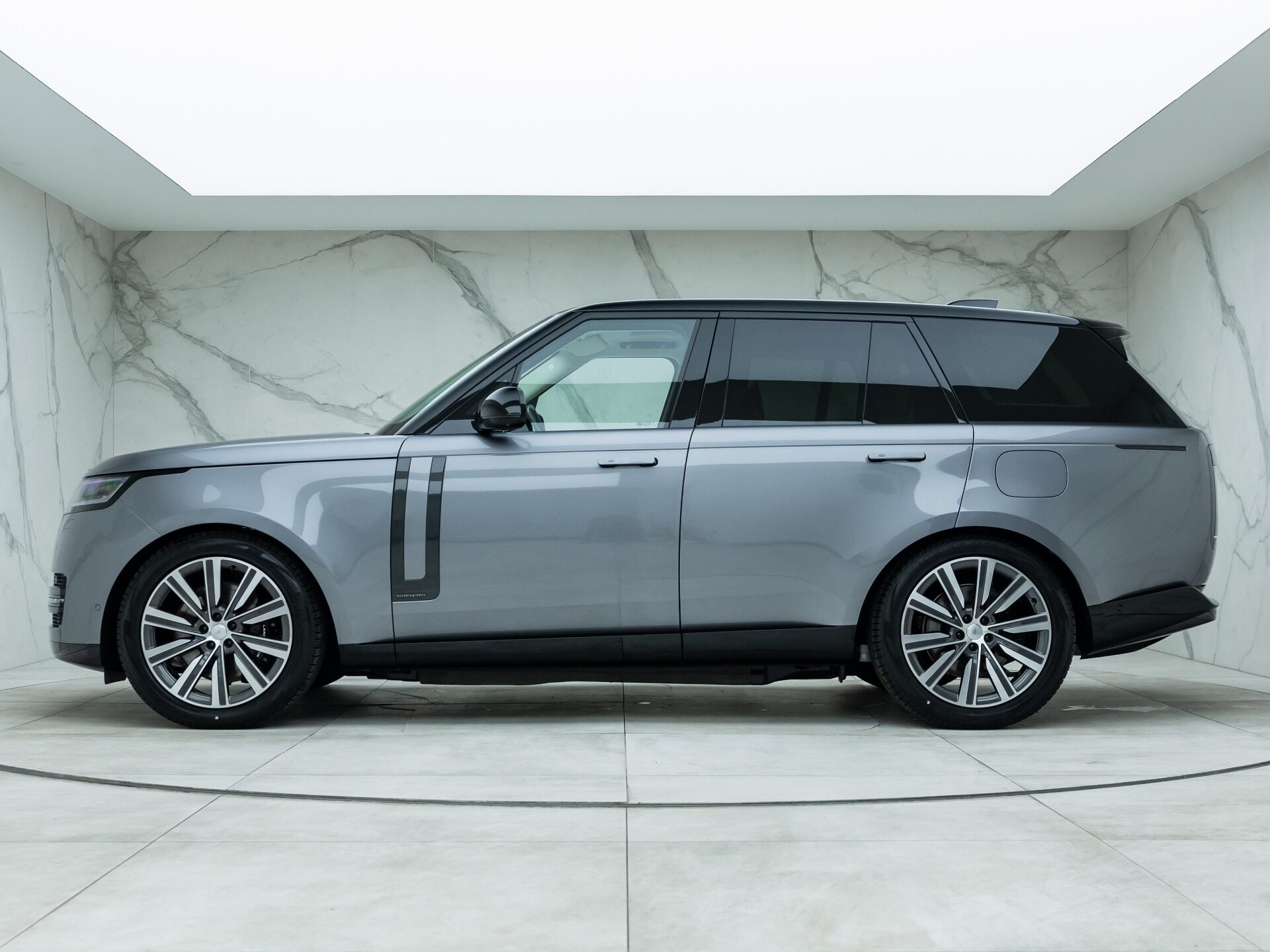 Used Land Rover Range Rover P550e Autobiography for sale | Eiger Grey