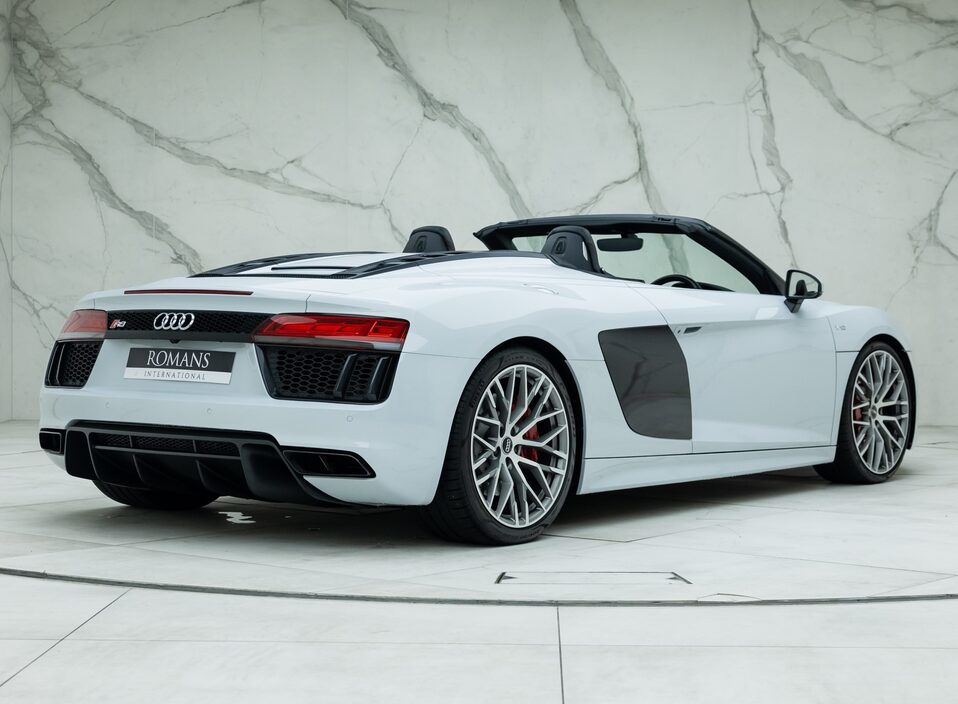 Used Audi R8 V10 Spyder for sale | Suzuka Grey Metallic