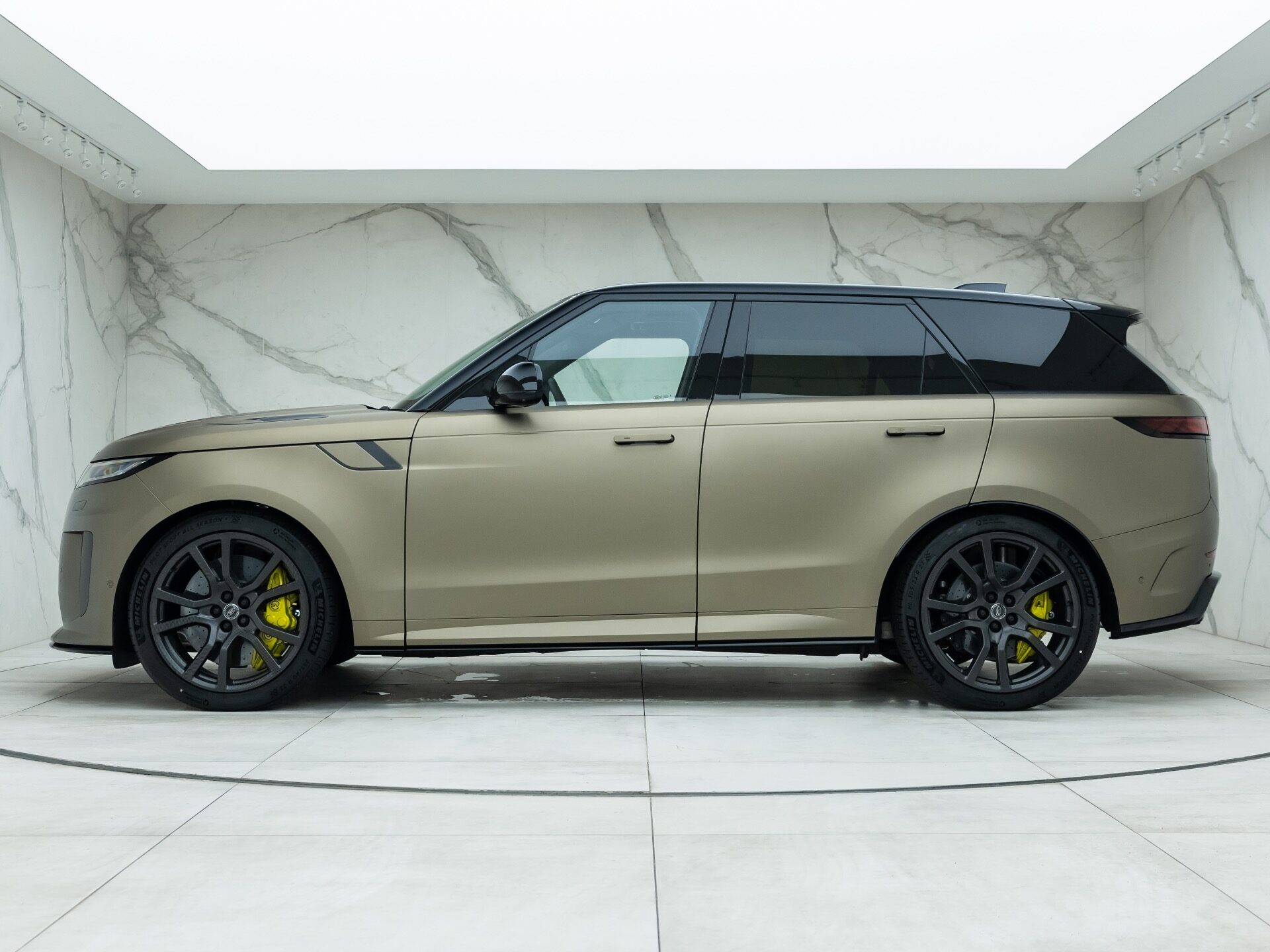 Used Land Rover Range Rover Sport P635 SV EDITION ONE for sale | Carbon ...