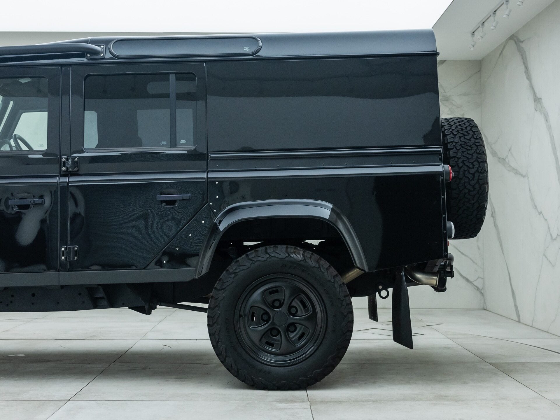 Used Land Rover Defender 110 XS Classic SIIA Twisted for sale ...