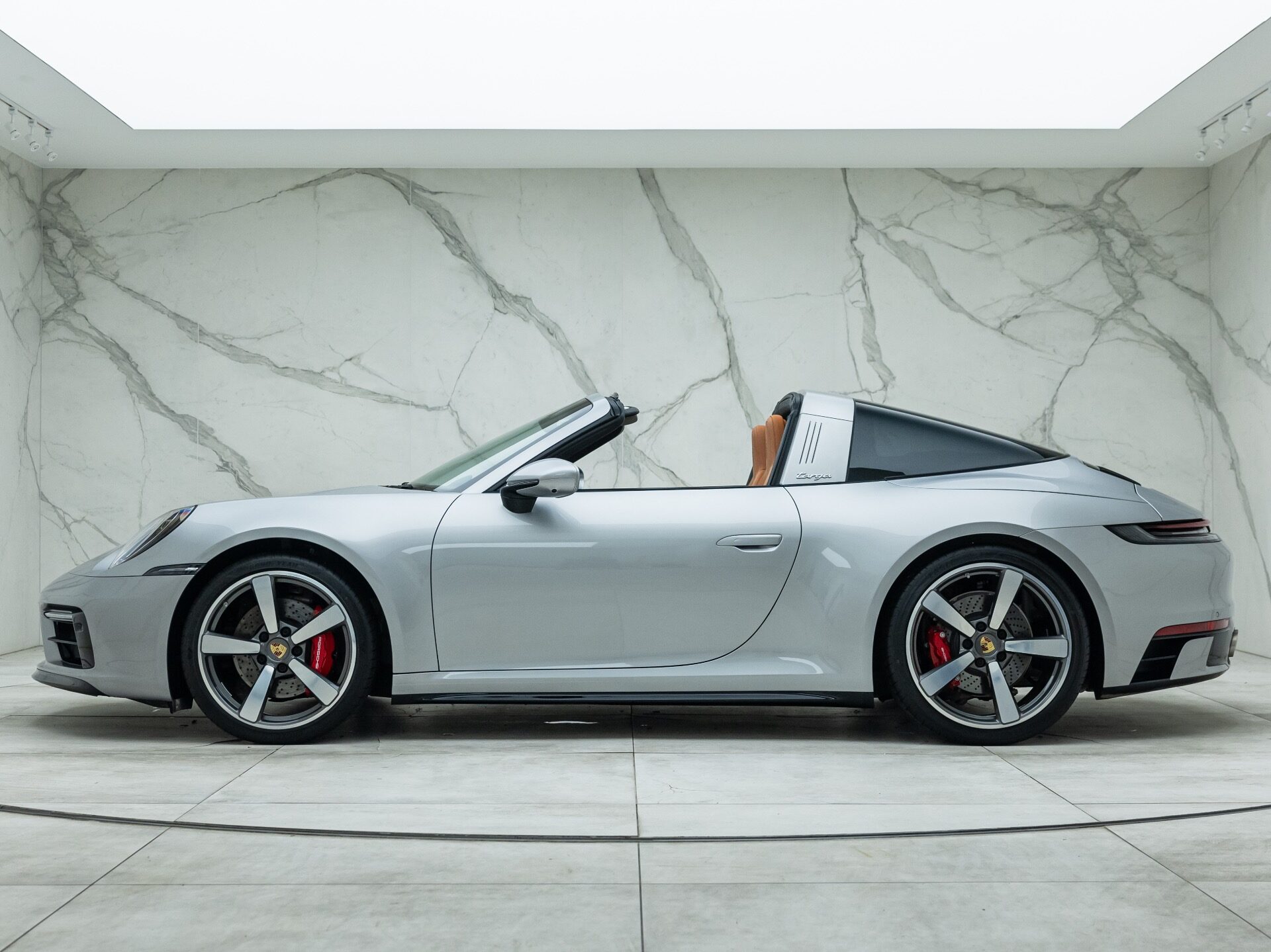 Used Porsche 911 Targa 4S (992) for sale | GT Silver