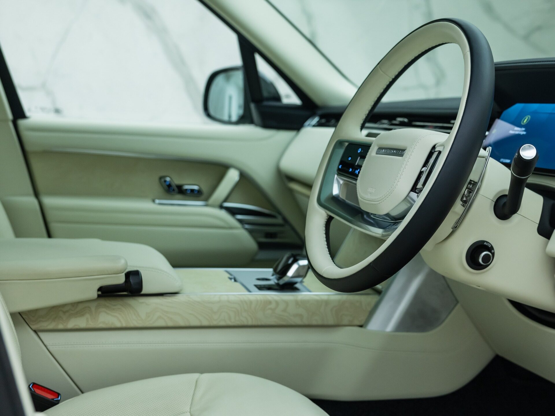 Used Land Rover Range Rover P615 SV LWB for sale | Santorini Black