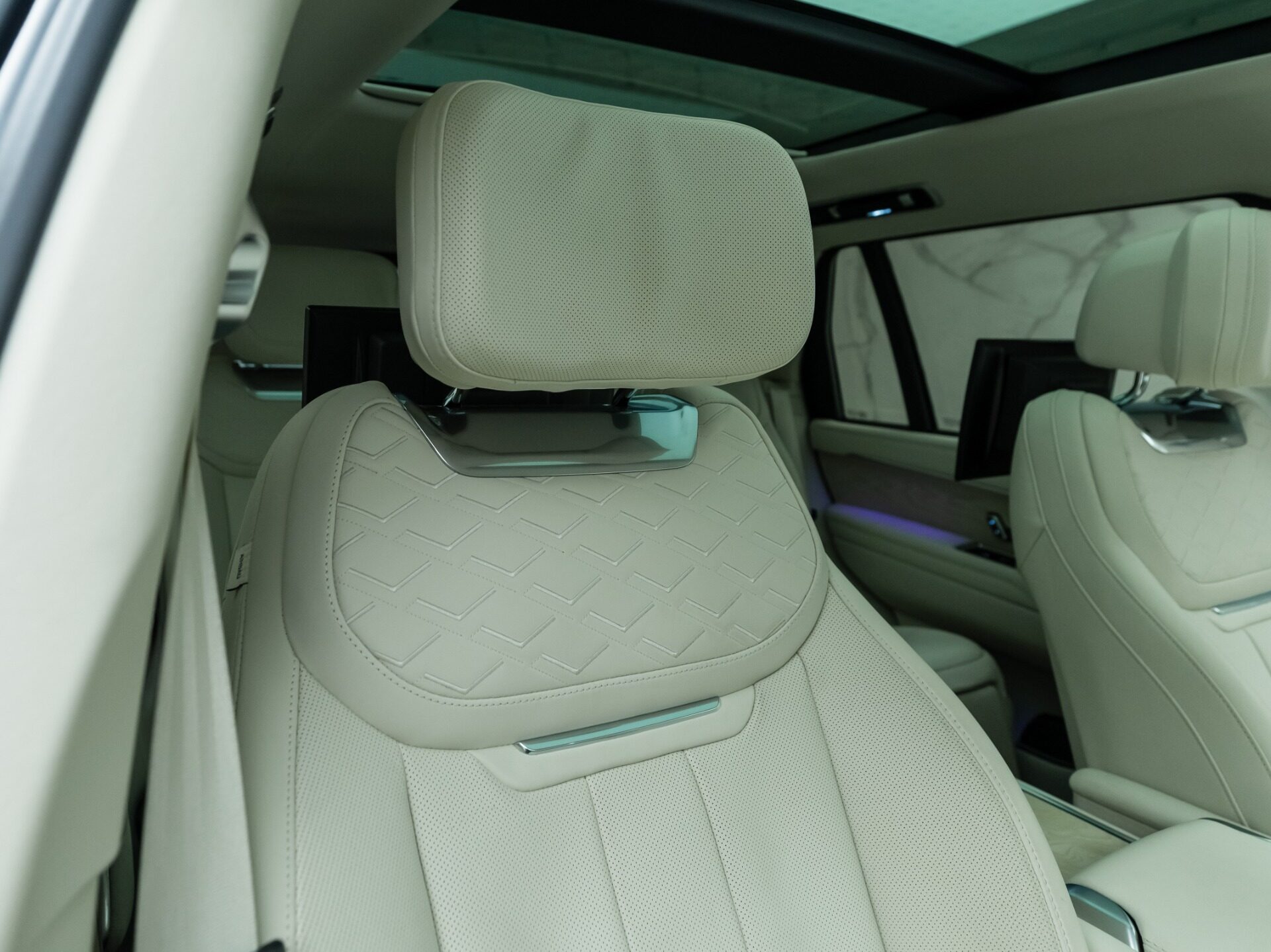 Used Land Rover Range Rover P615 SV LWB for sale | Santorini Black