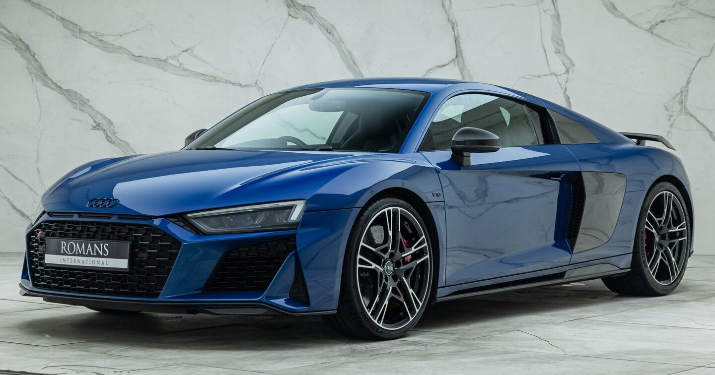 Used Audi R8 V10 PERFORMANCE CARBON BLACK for sale | Ascari Blue