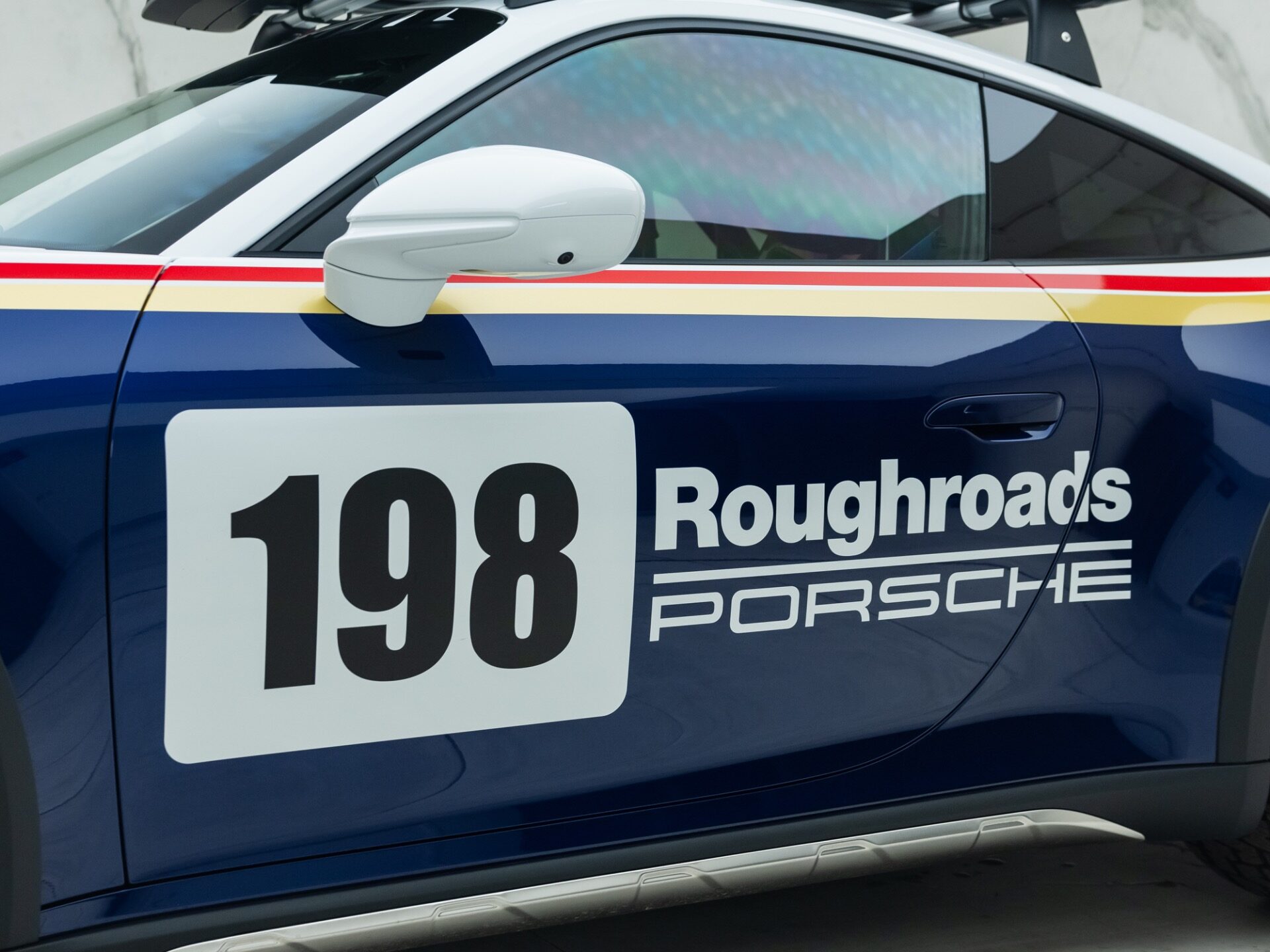 Used Porsche 911 DAKAR (992) for sale | White/ Gentian Blue