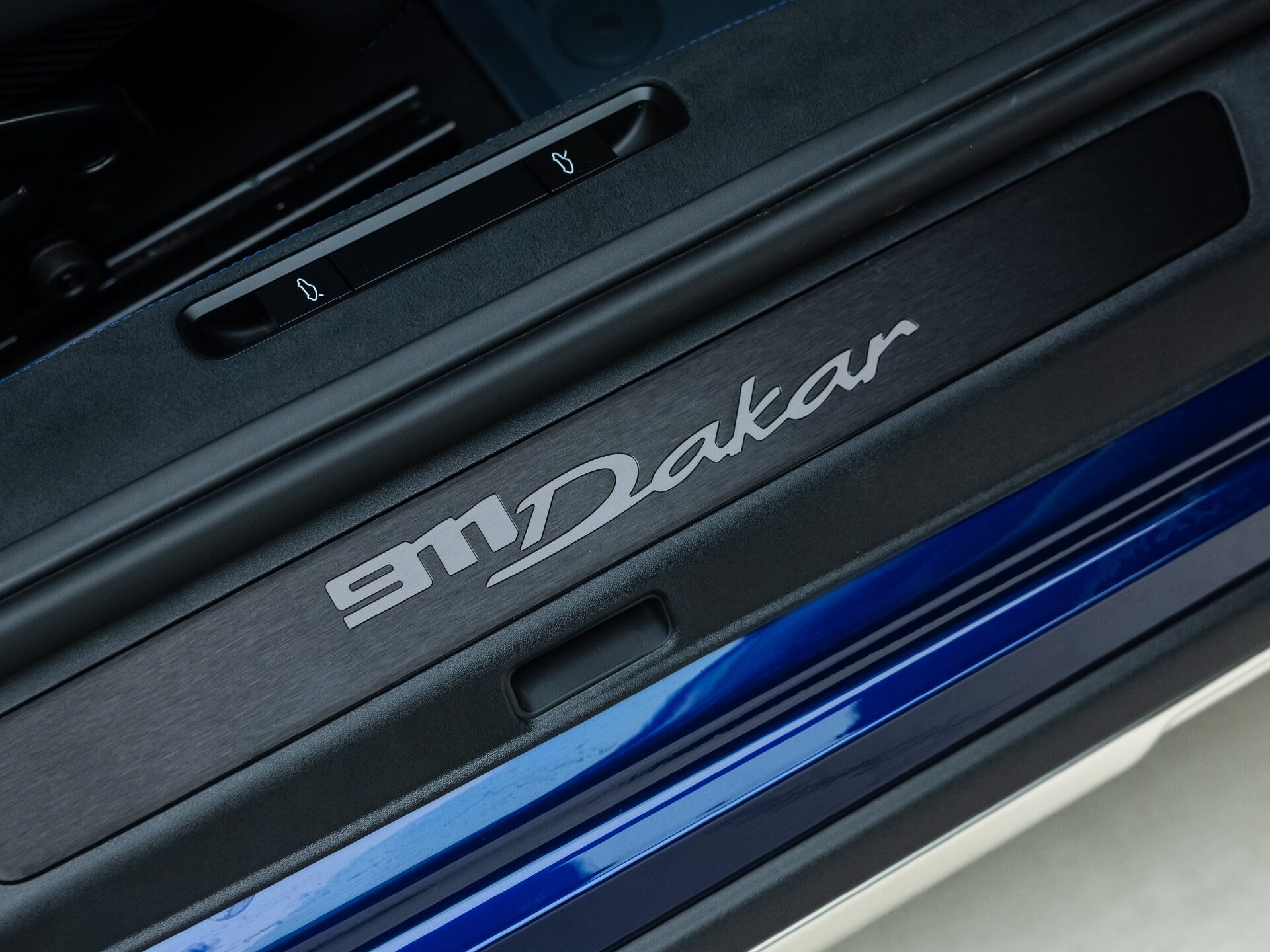 Used Porsche 911 DAKAR (992) for sale | White/ Gentian Blue