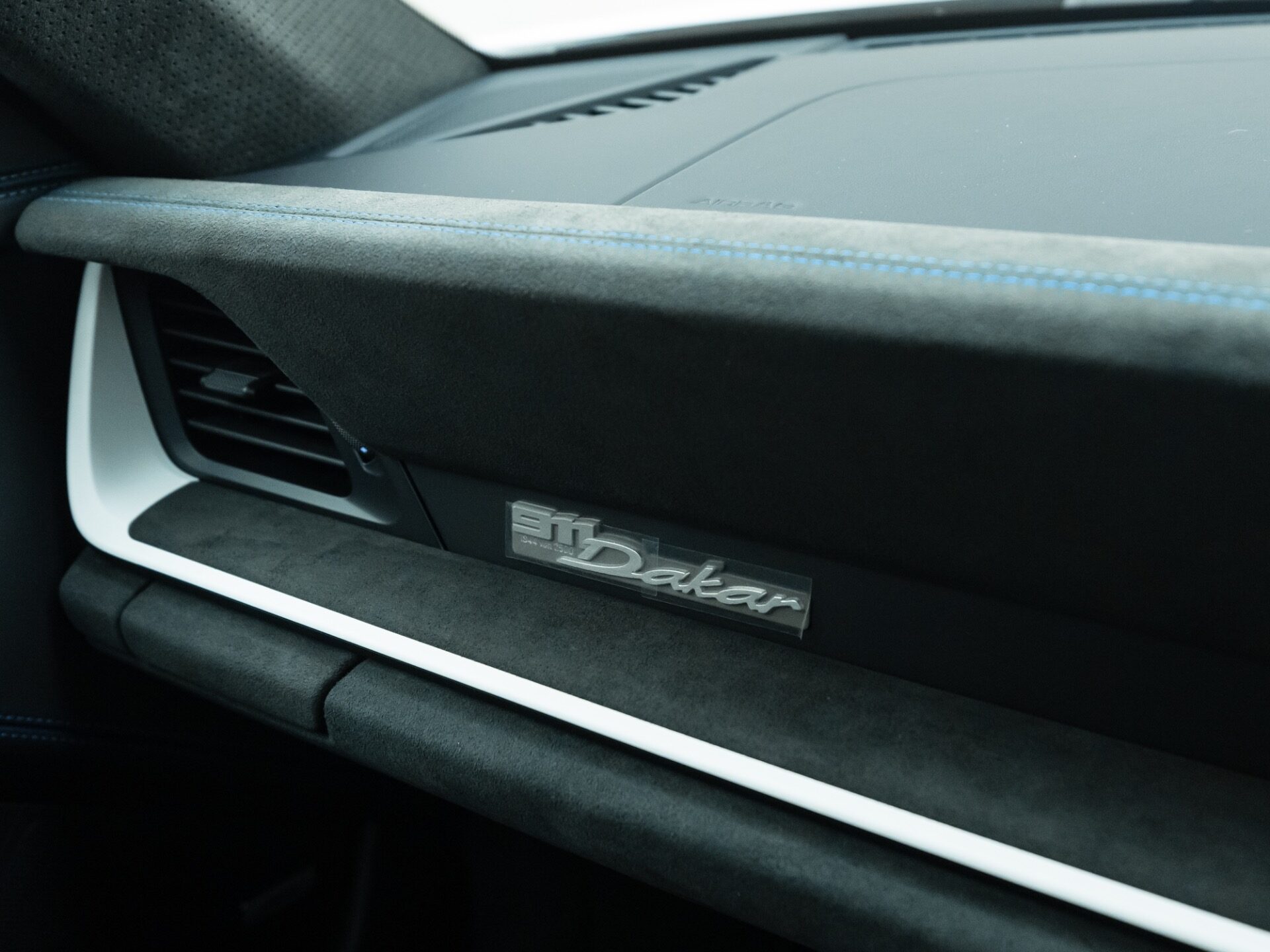 Used Porsche 911 DAKAR (992) for sale | White/ Gentian Blue