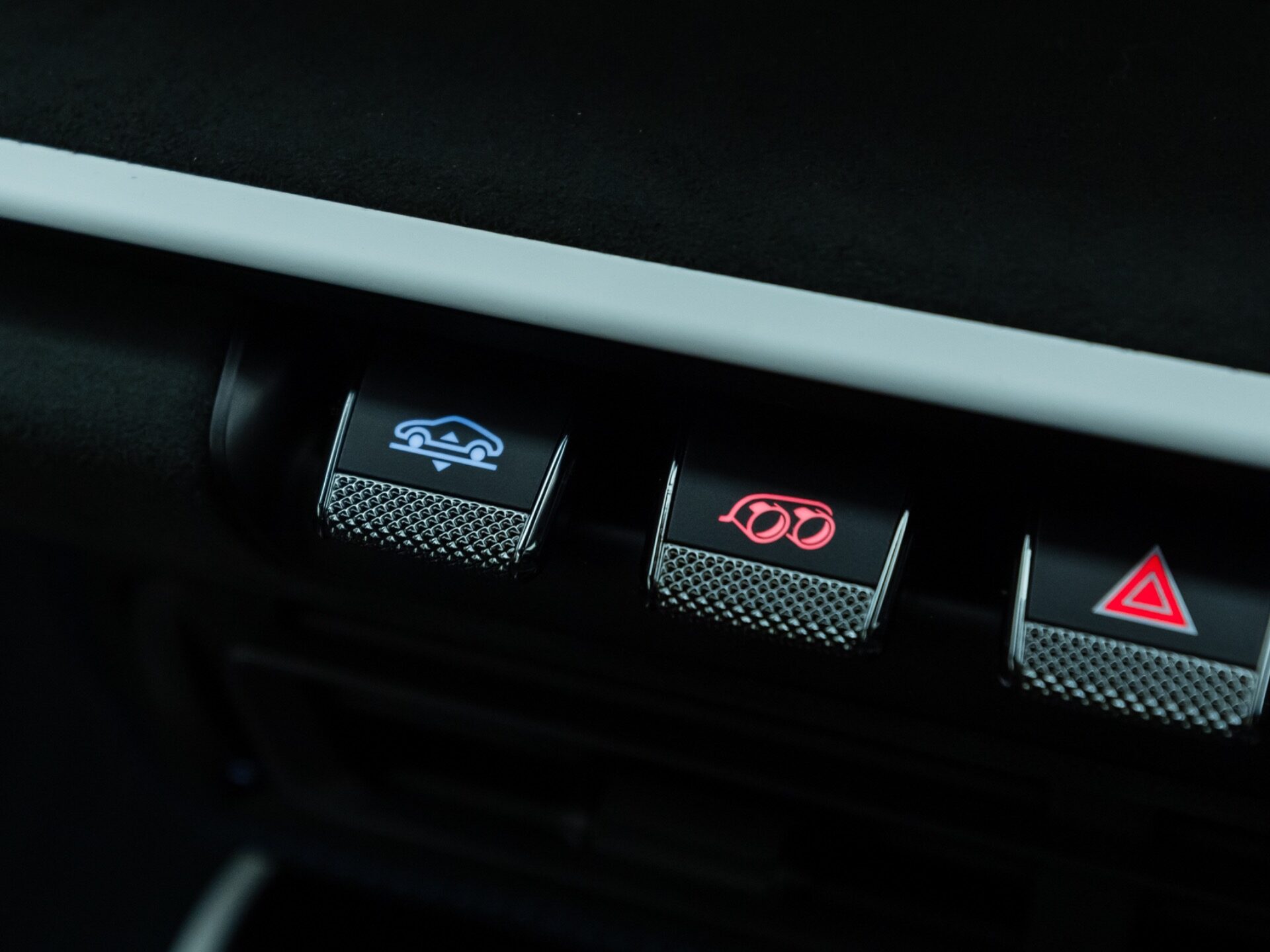 Used Porsche 911 DAKAR (992) for sale | White/ Gentian Blue