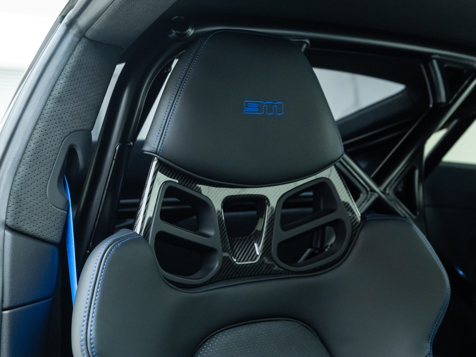 Used Porsche 911 DAKAR (992) for sale | White/ Gentian Blue