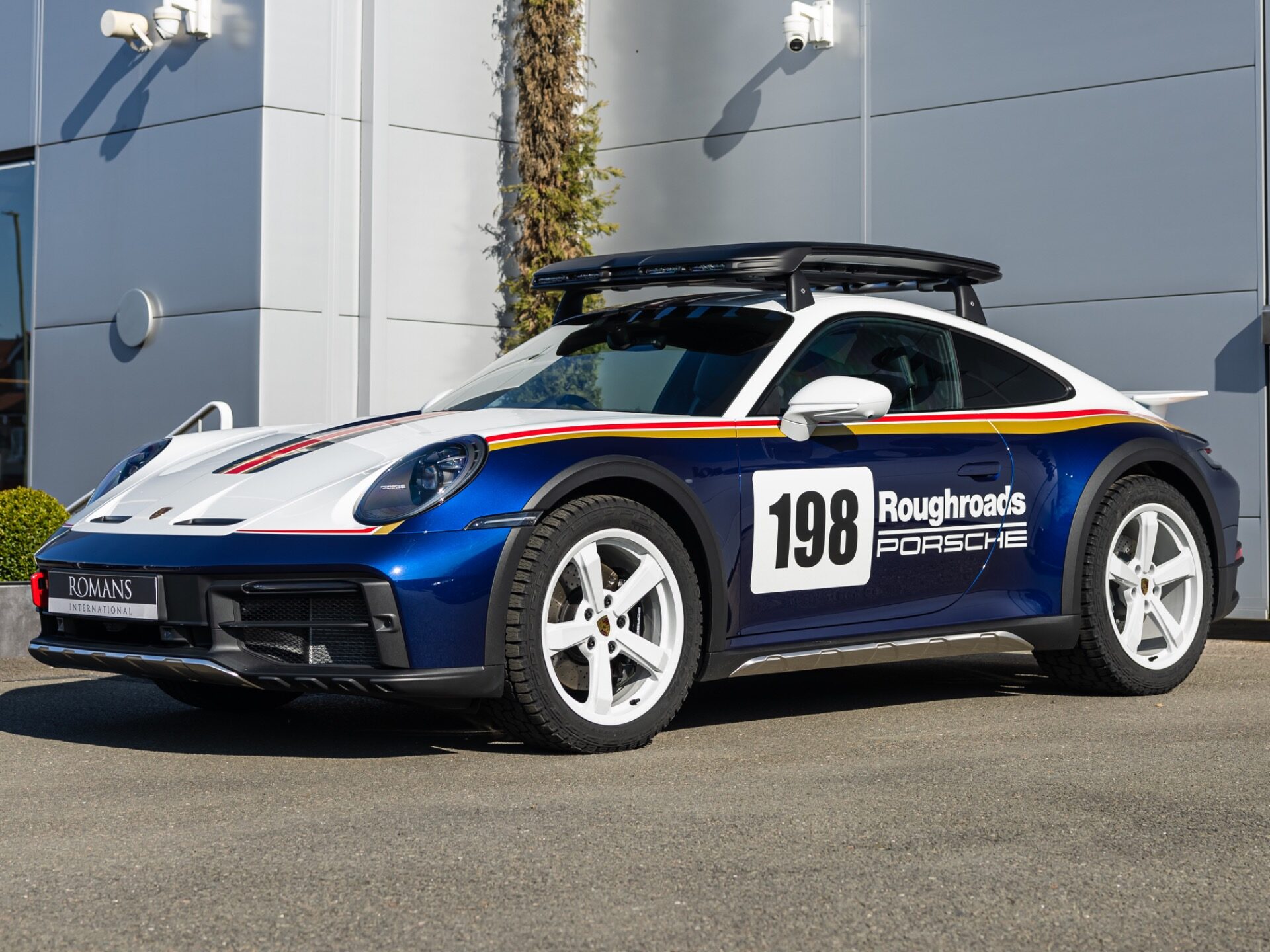Used Porsche 911 DAKAR (992) for sale | White/ Gentian Blue