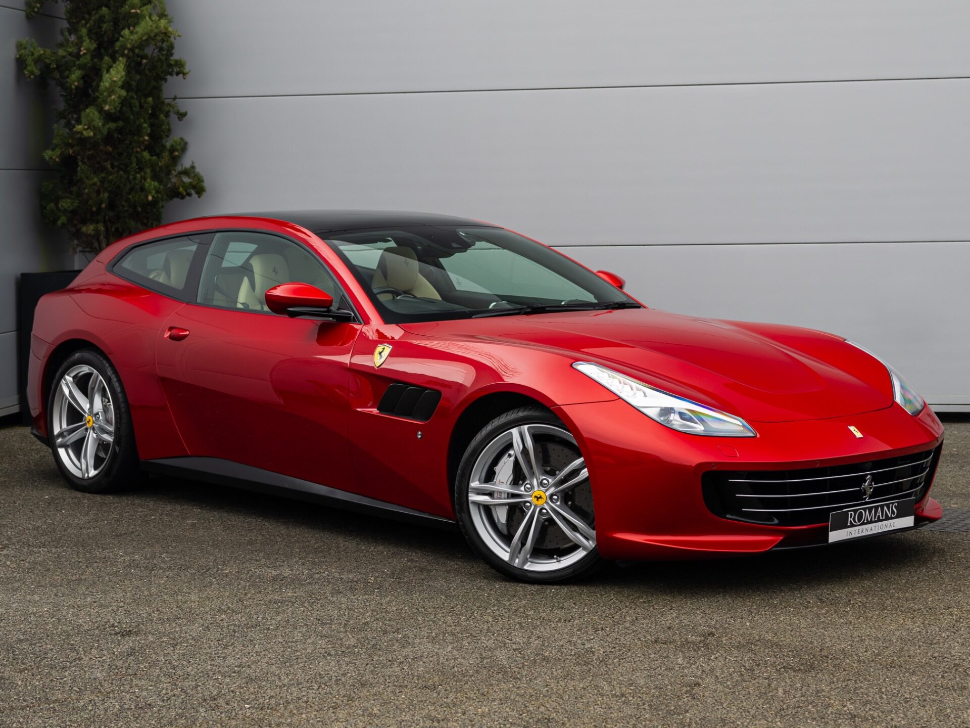 Used Ferrari GTC4 Lusso V12 for sale | Rosso Fuoco