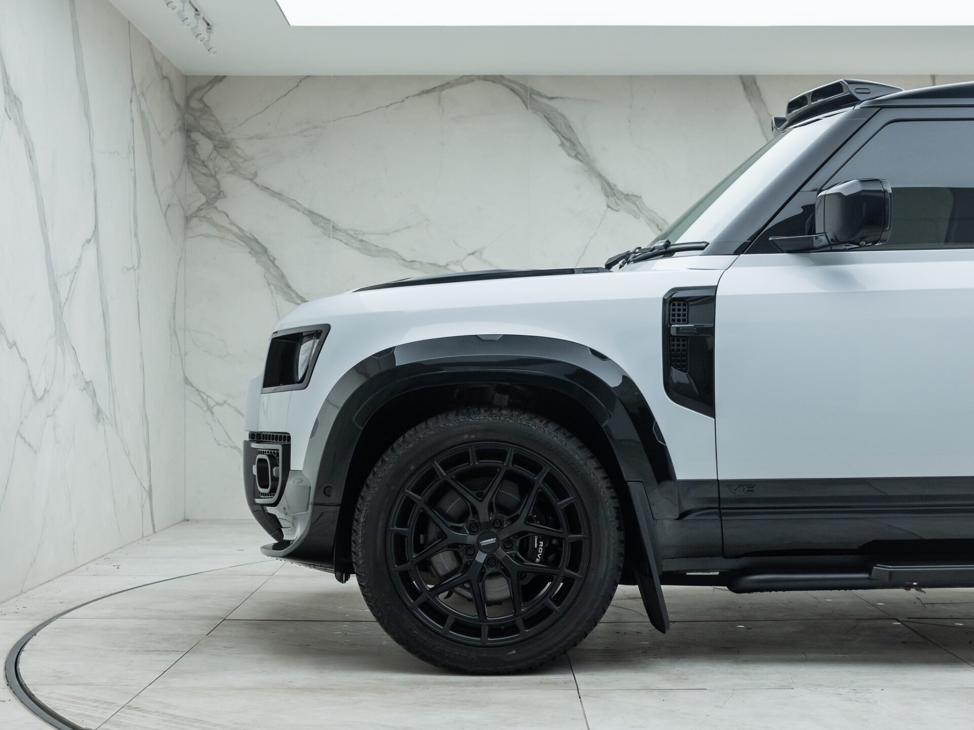 Used Land Rover Defender 90 V8 P525 URBAN for sale | Yulong White