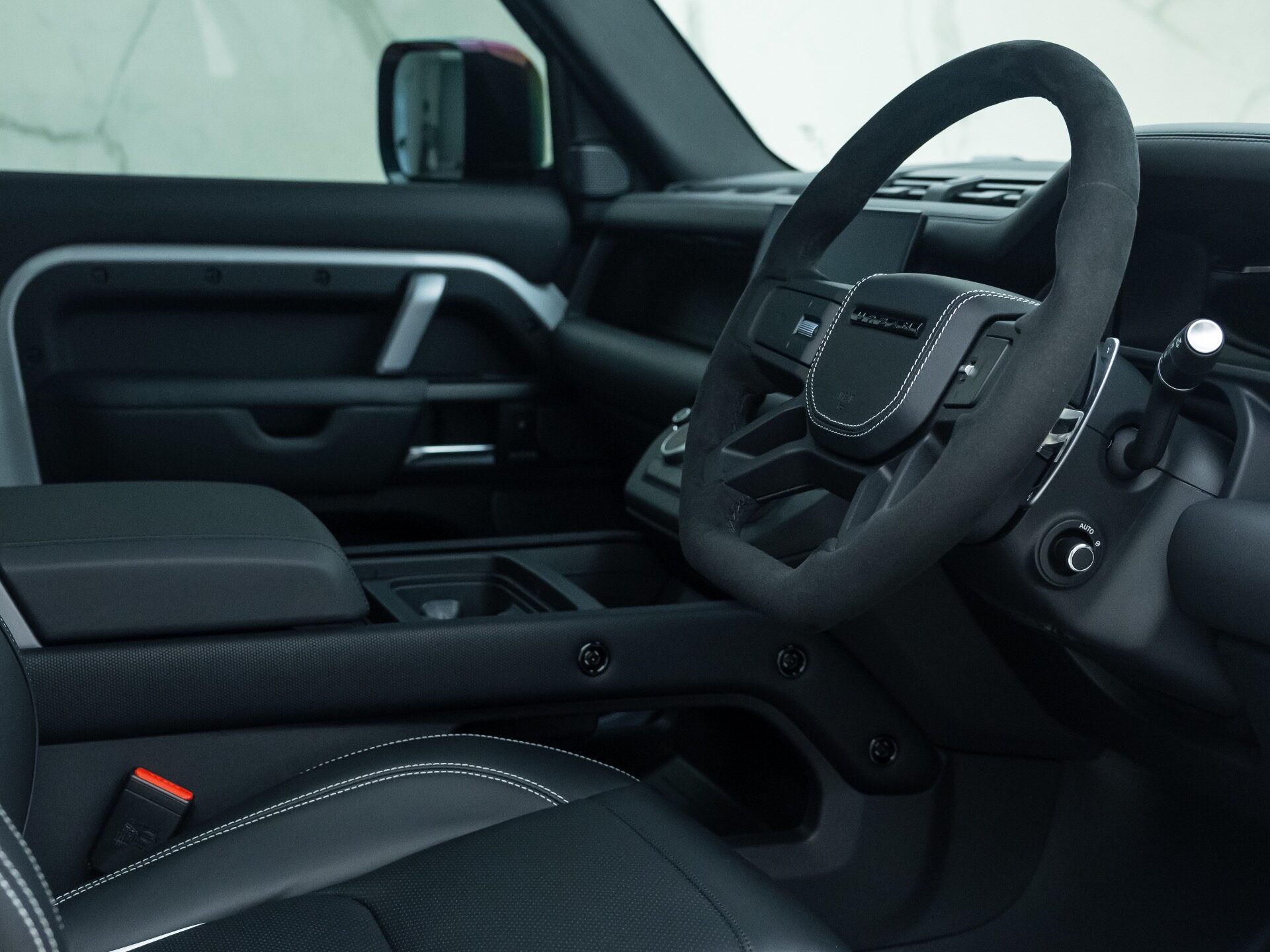 Used Land Rover Defender 90 V8 P525 URBAN for sale | Yulong White