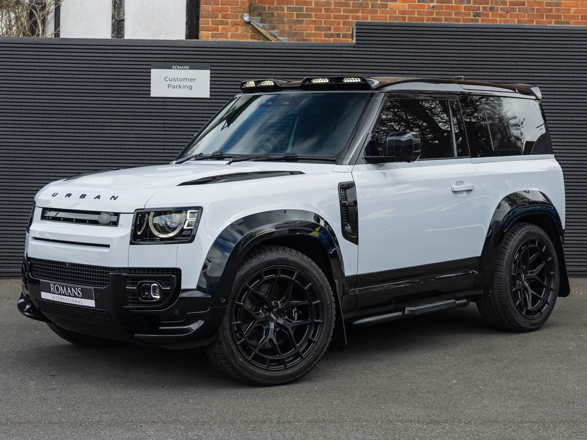 Used Land Rover Defender 90 V8 P525 URBAN for sale | Yulong White