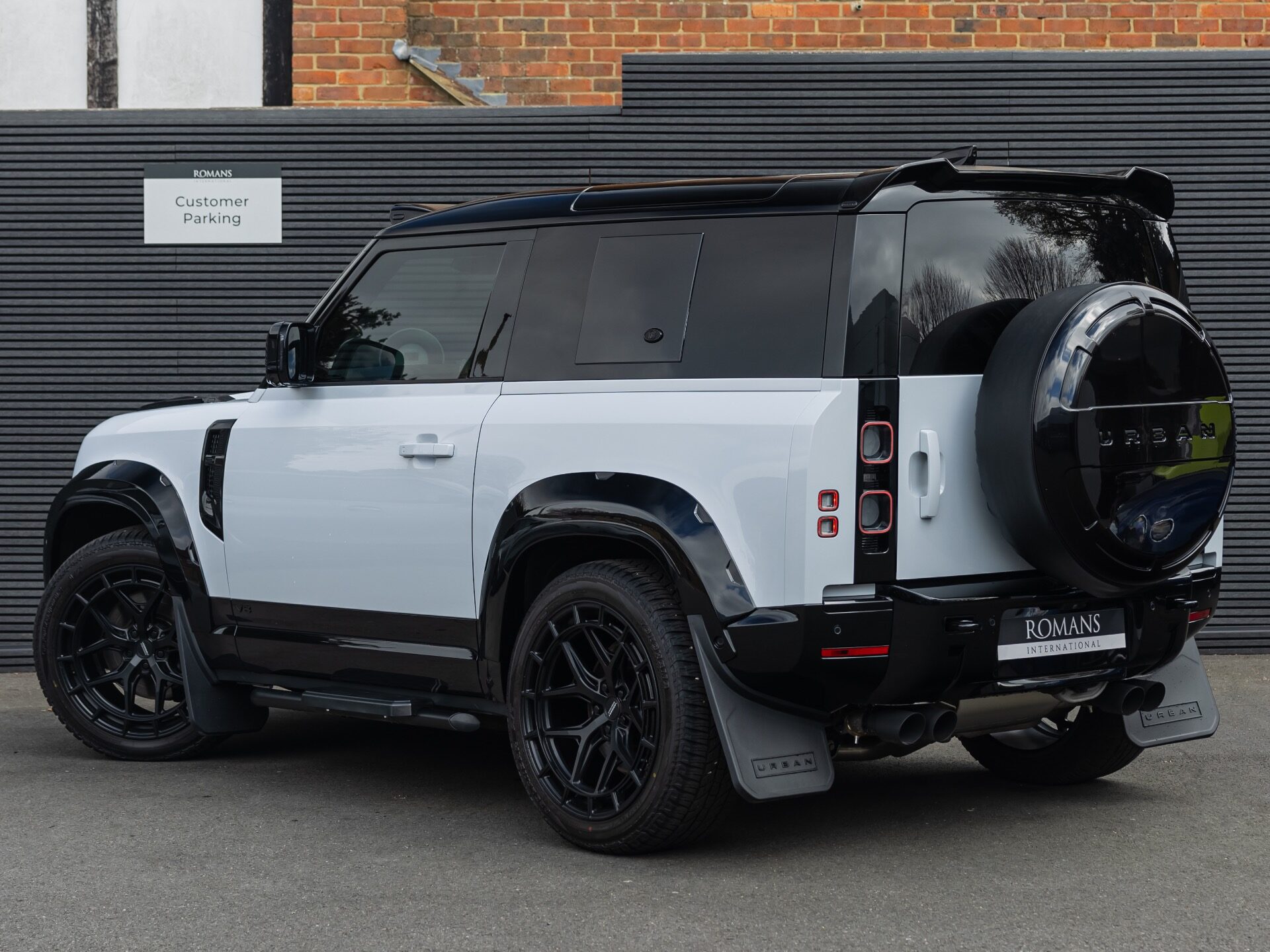 Used Land Rover Defender 90 V8 P525 URBAN for sale | Yulong White