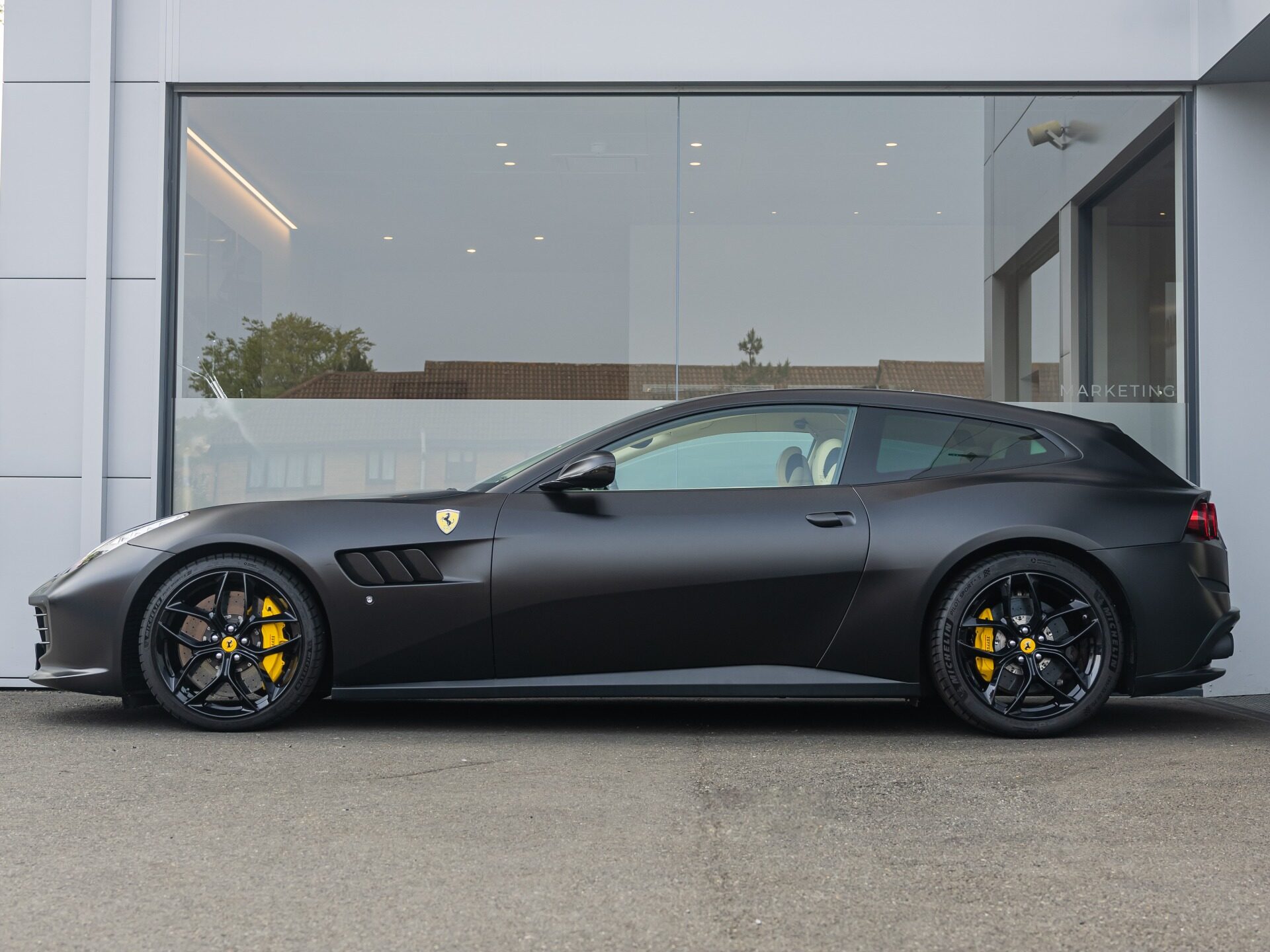 Used Ferrari GTC4 Lusso T for sale | Nero Daytona