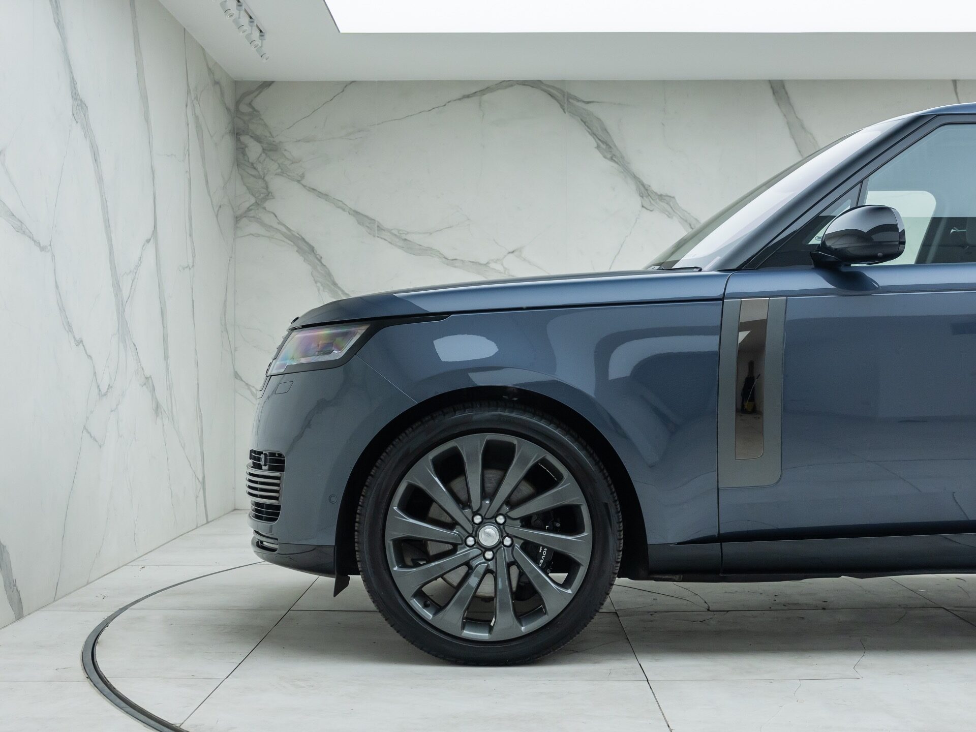 Used Land Rover Range Rover P530 SV for sale | Varesine Blue Metallic