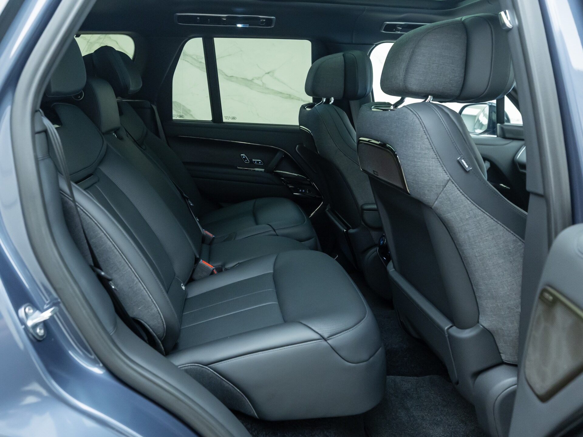 Used Land Rover Range Rover P530 SV for sale | Varesine Blue Metallic