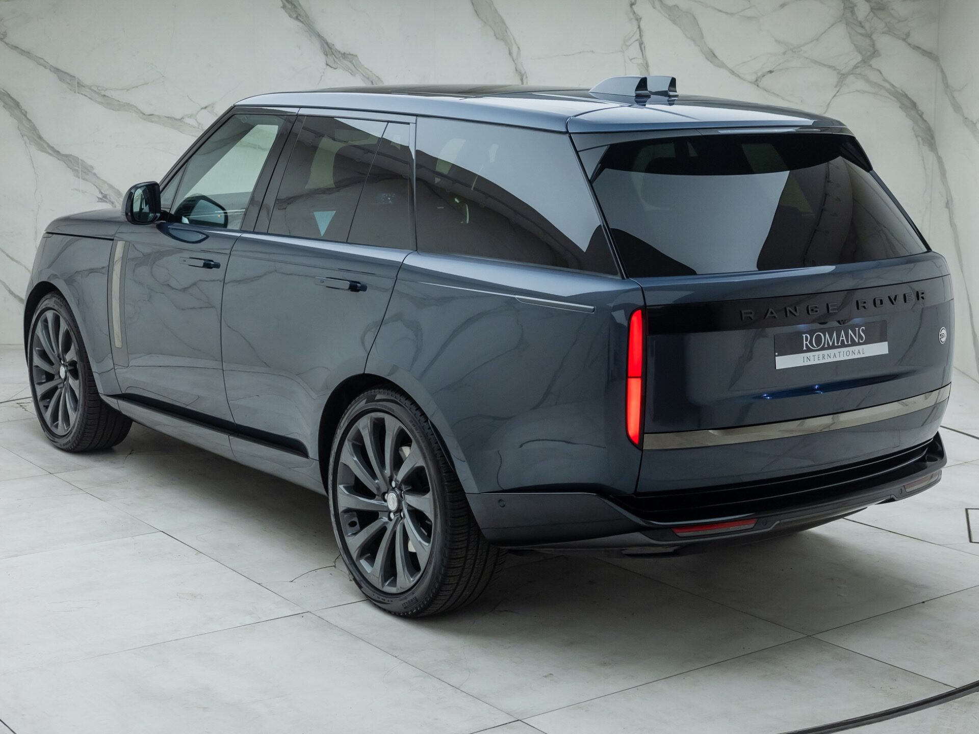 Used Land Rover Range Rover P530 SV for sale | Varesine Blue Metallic