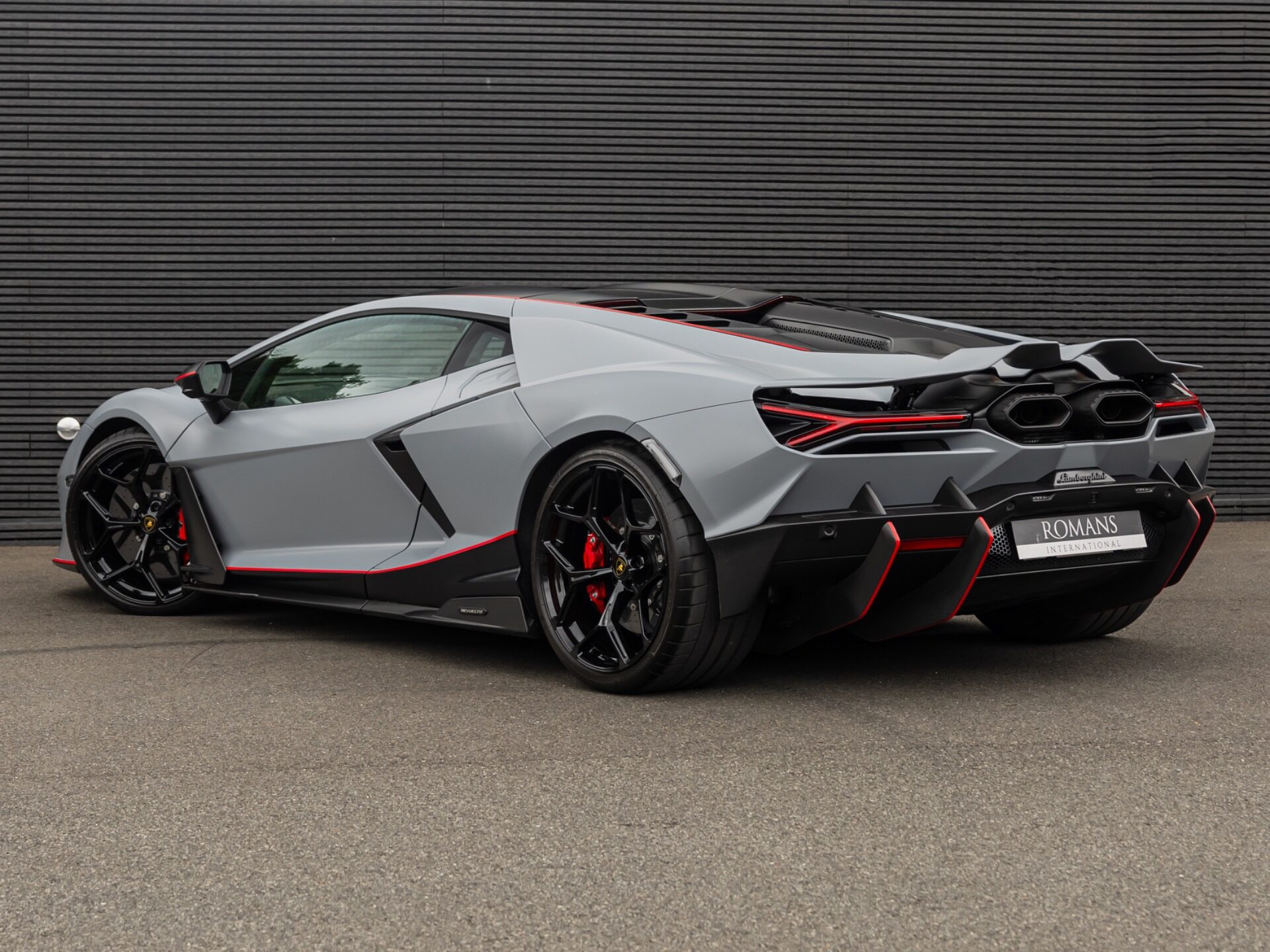 Used Lamborghini Revuelto for sale | Grigio Acheso