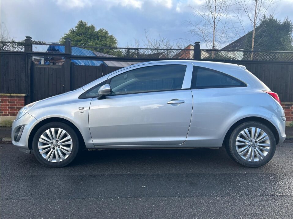 Used 2011 Vauxhall Corsa EXCITE AC for sale | Hollybrook Car Centre