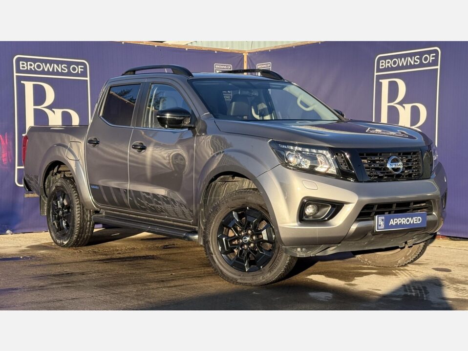 Used 2021 Nissan Navara 2.3 dCi N-Guard Pickup Double Cab 4dr Diesel ...