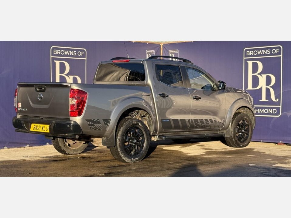 Used 2021 Nissan Navara 2.3 dCi N-Guard Pickup Double Cab 4dr Diesel ...