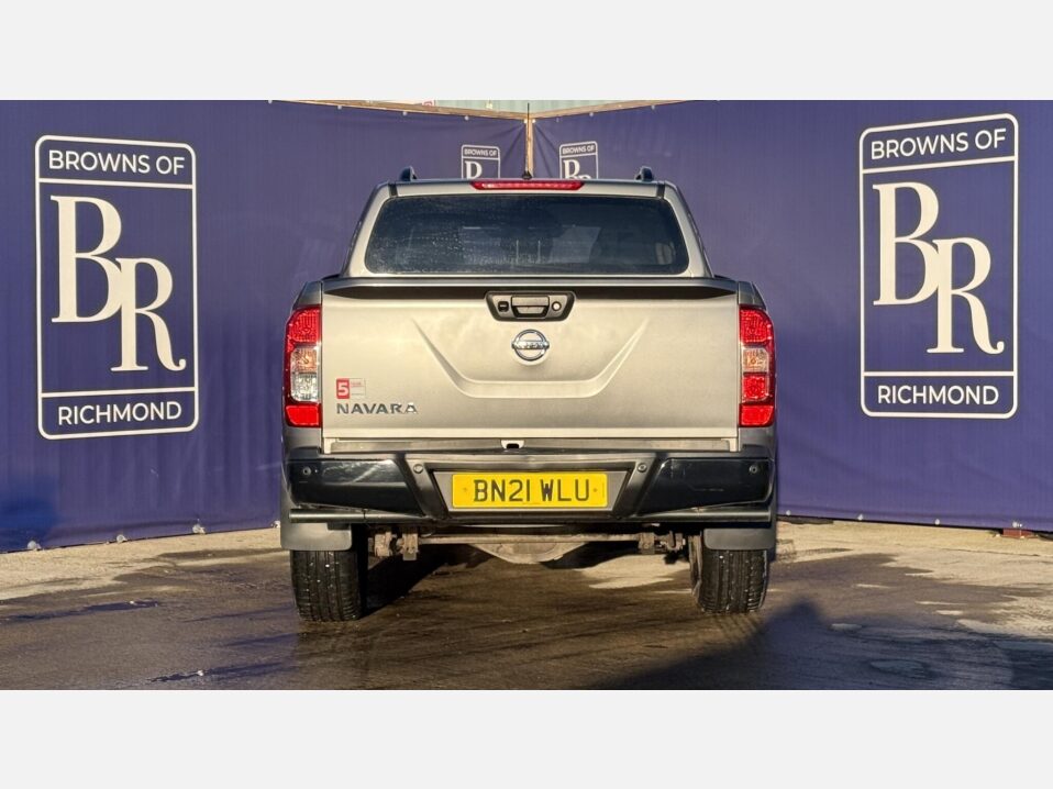 Used 2021 Nissan Navara 2.3 dCi N-Guard Pickup Double Cab 4dr Diesel ...