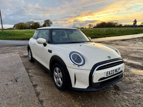Used 2022 Mini Hatch 1.5 One Classic Hatchback 3dr Petrol Steptronic ...