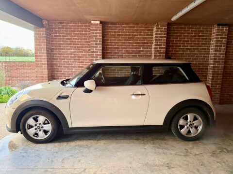 Used 2022 Mini Hatch 1.5 One Classic Hatchback 3dr Petrol Steptronic ...