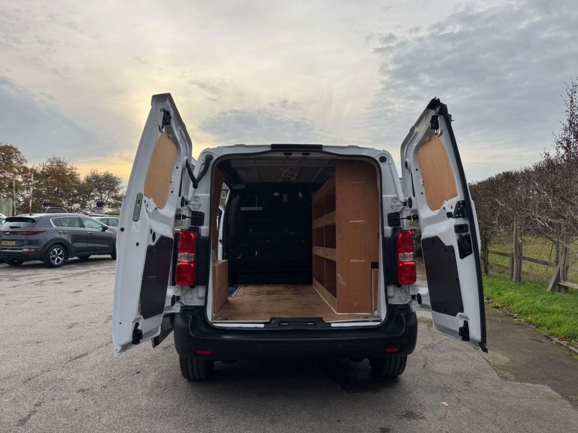 Used 2022 Peugeot Expert 2.0 BlueHDi 1400 Professional Premium Standard ...